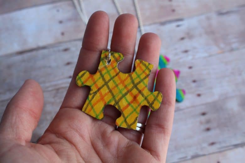 friendship necklace....with puzzle pieces! (kid craft monday) - A girl ...