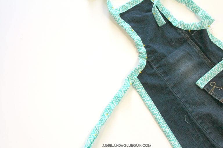 How to make an apron out of a pair of Levis - A girl and a glue gun
