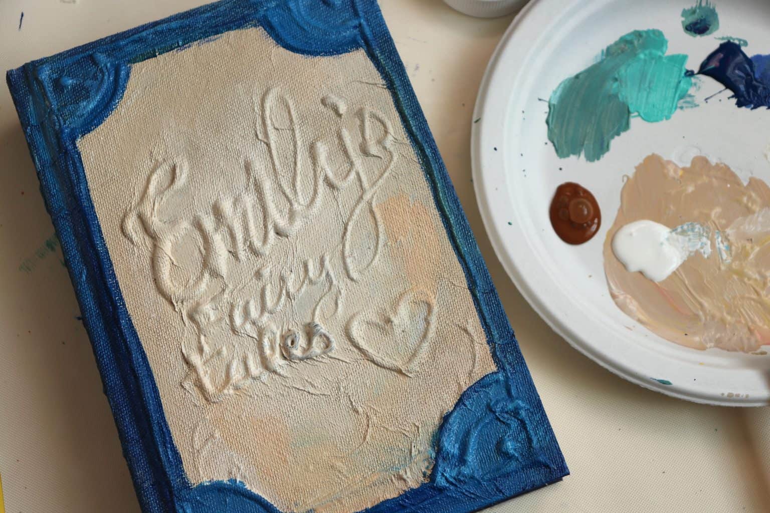 Make a secret book - A girl and a glue gun