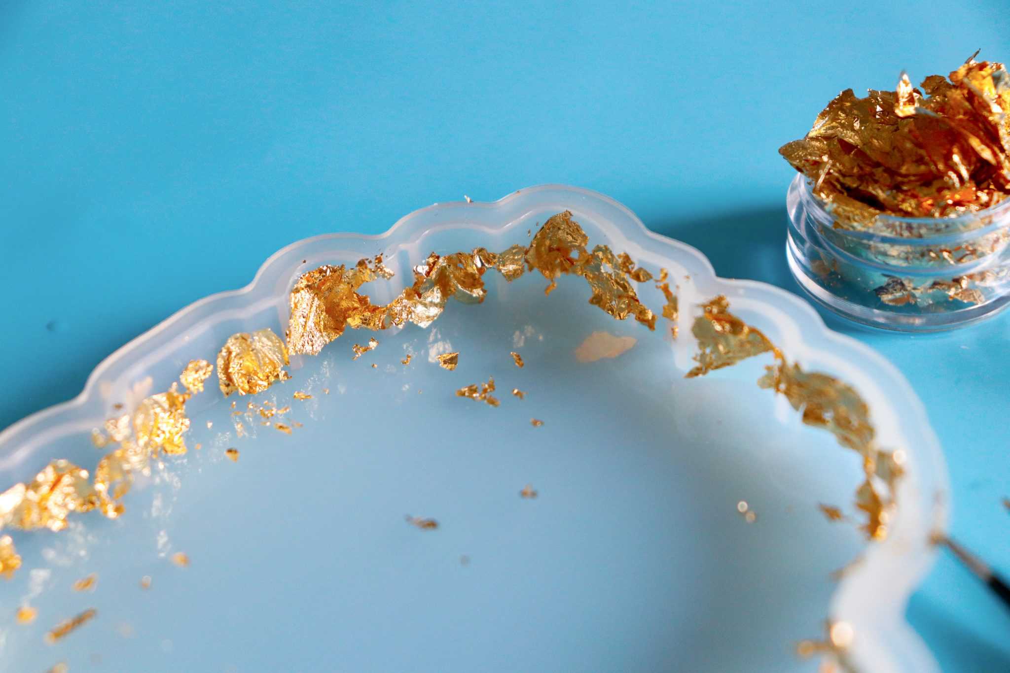 How to make Resin and Epoxy crafts - A girl and a glue gun