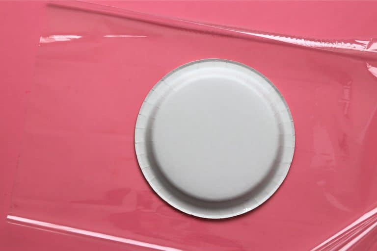Make a peppermint candy from paper plates - A girl and a glue gun