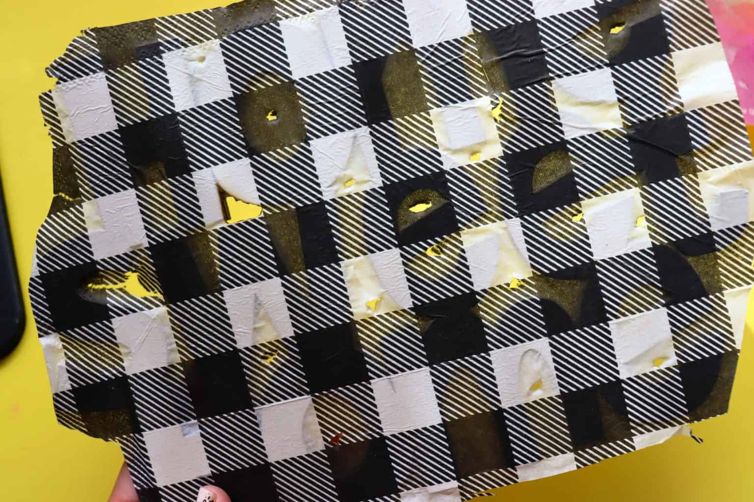 Decoupage a napkin with FIRE - A girl and a glue gun