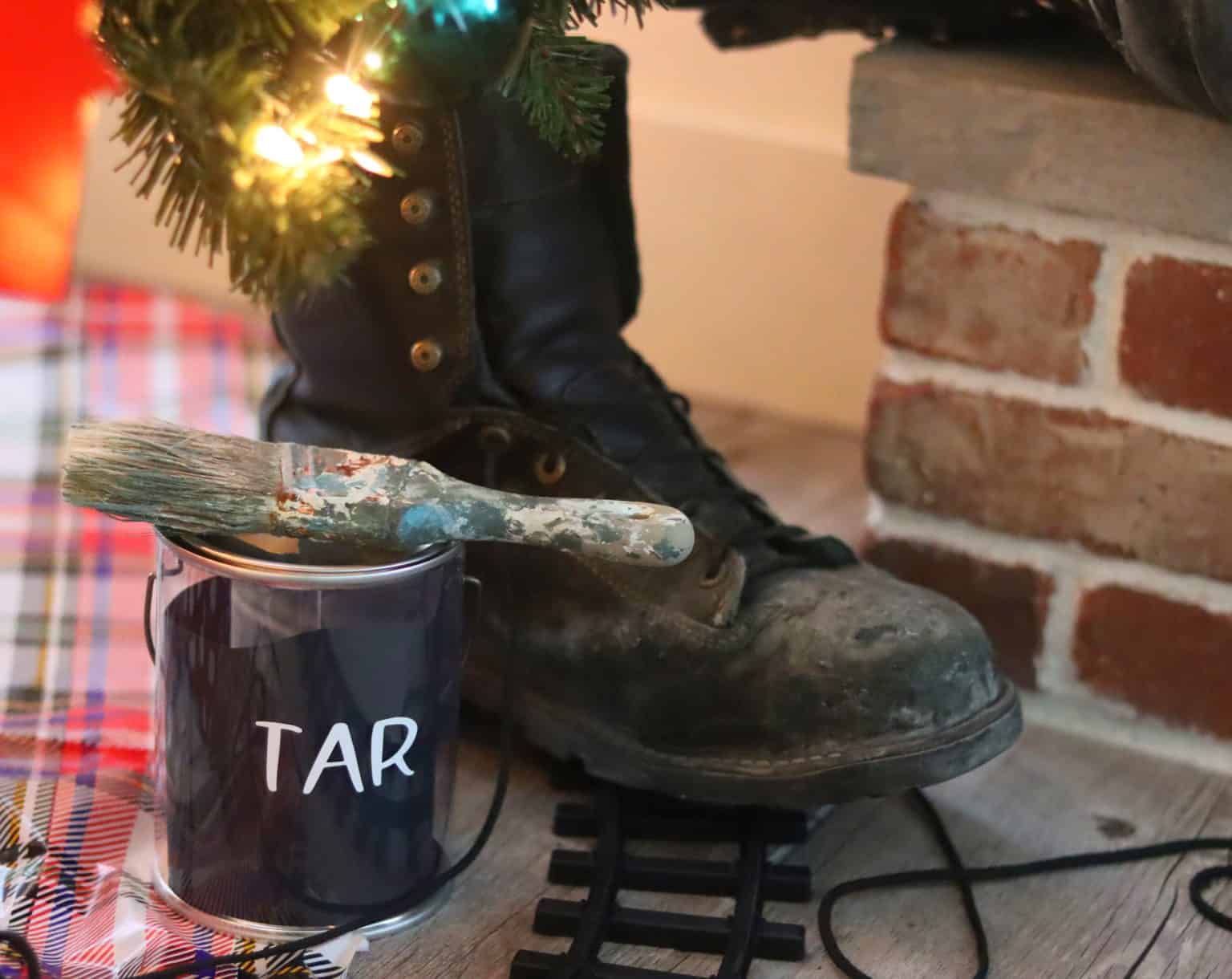 Home alone Christmas tree - A girl and a glue gun