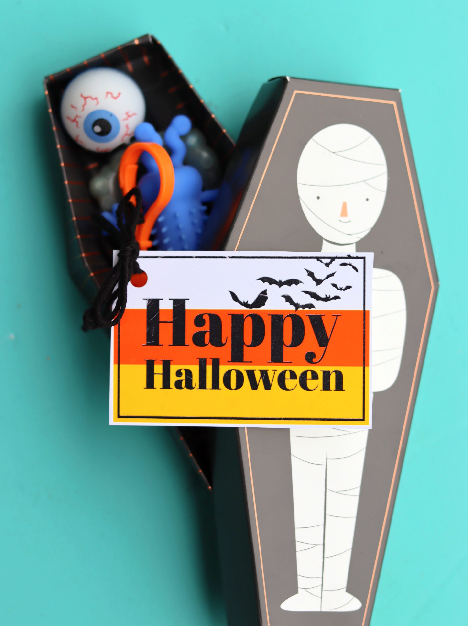 Happy Halloween gift tag - A girl and a glue gun