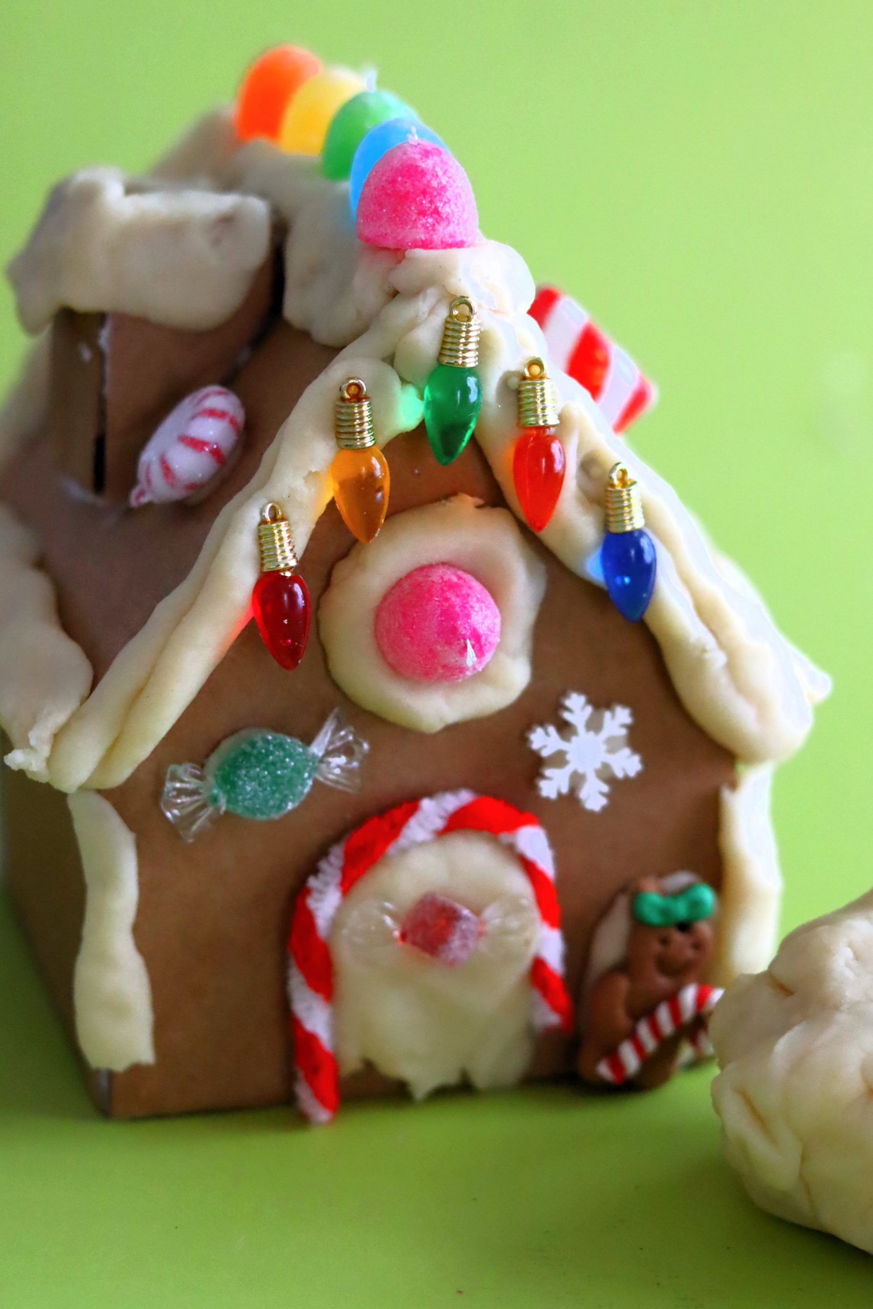 DIY Playdoh Gingerbread house kits - A girl and a glue gun