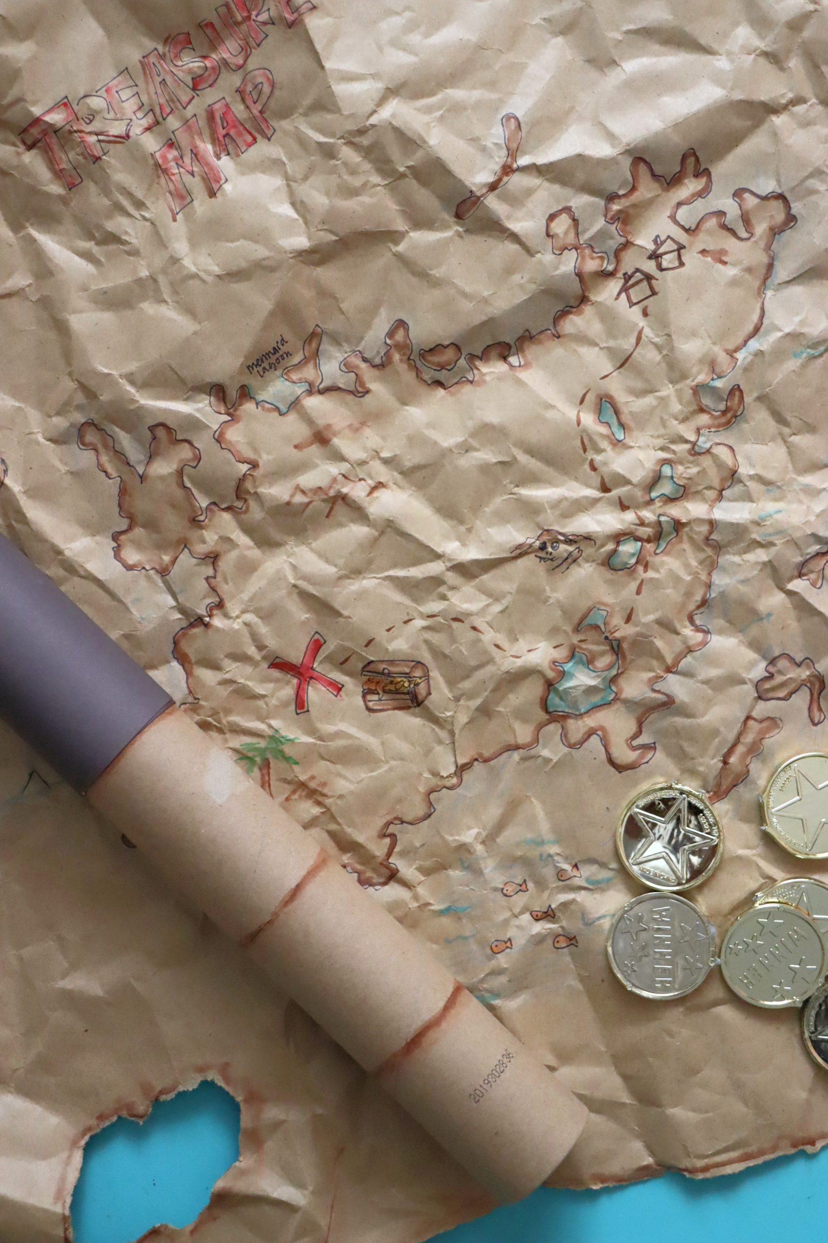 DIY treasure map for kids - A girl and a glue gun