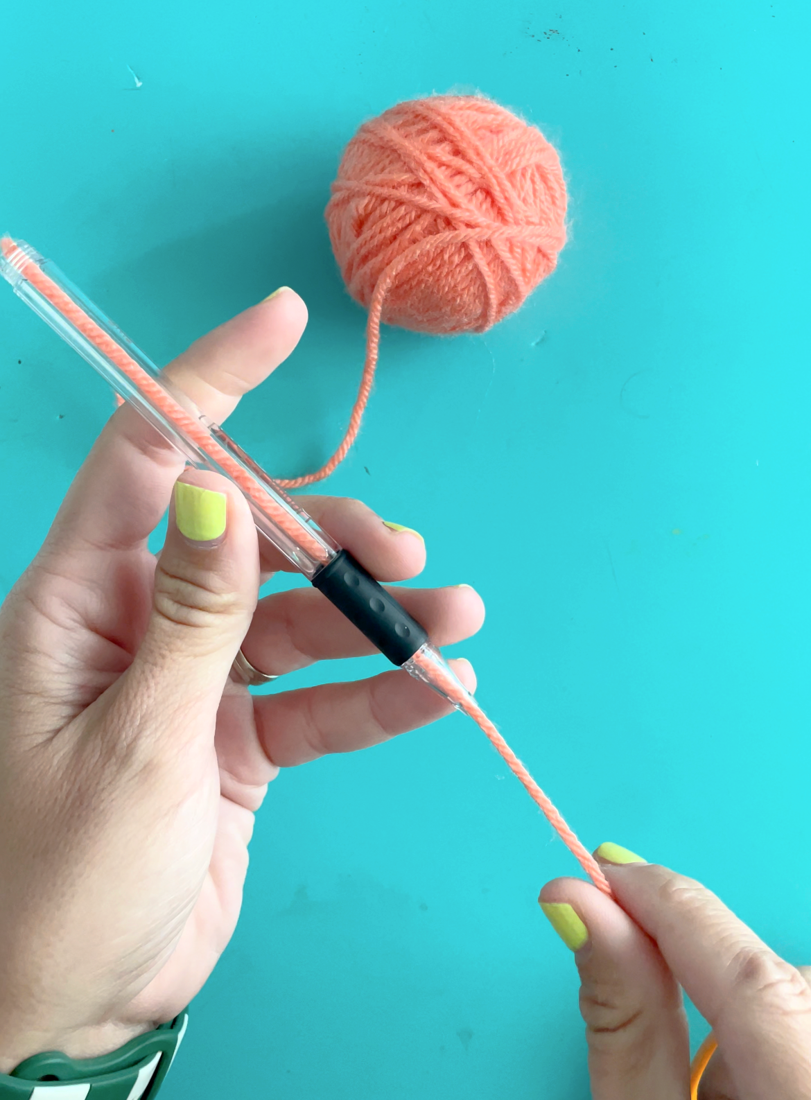 YARN ART for kids - A girl and a glue gun