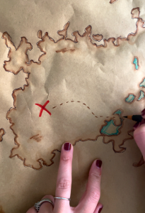 DIY treasure map for kids - A girl and a glue gun