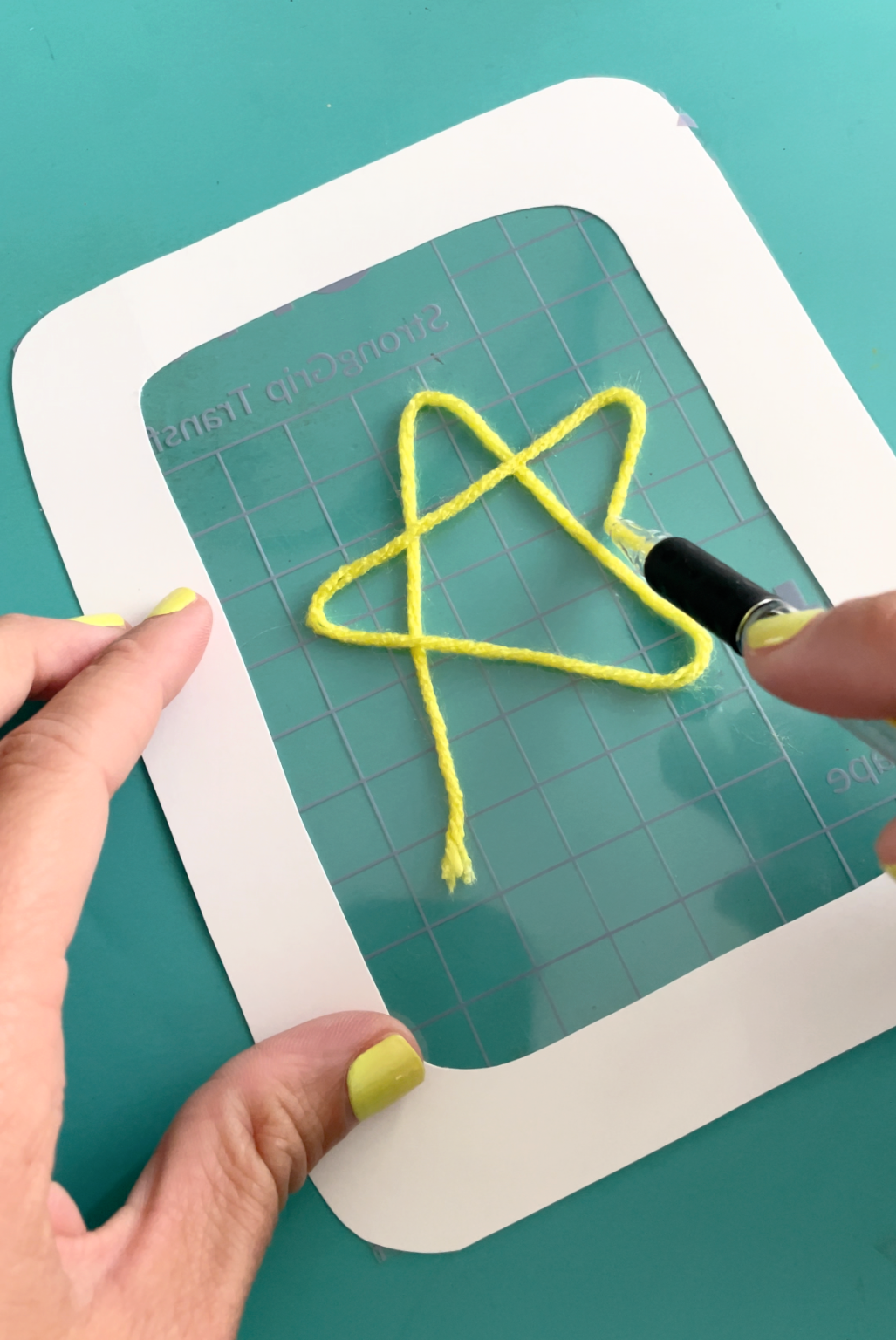 YARN ART for kids - A girl and a glue gun