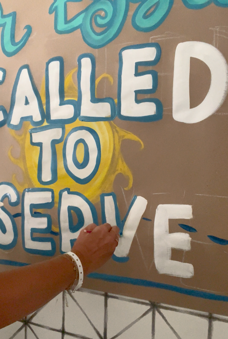 How to paint a banner - A girl and a glue gun
