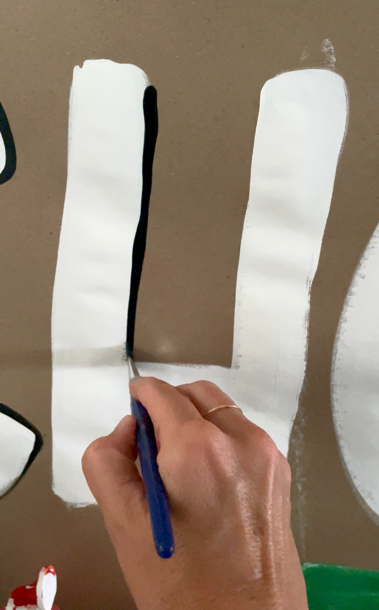 How to paint a banner - A girl and a glue gun