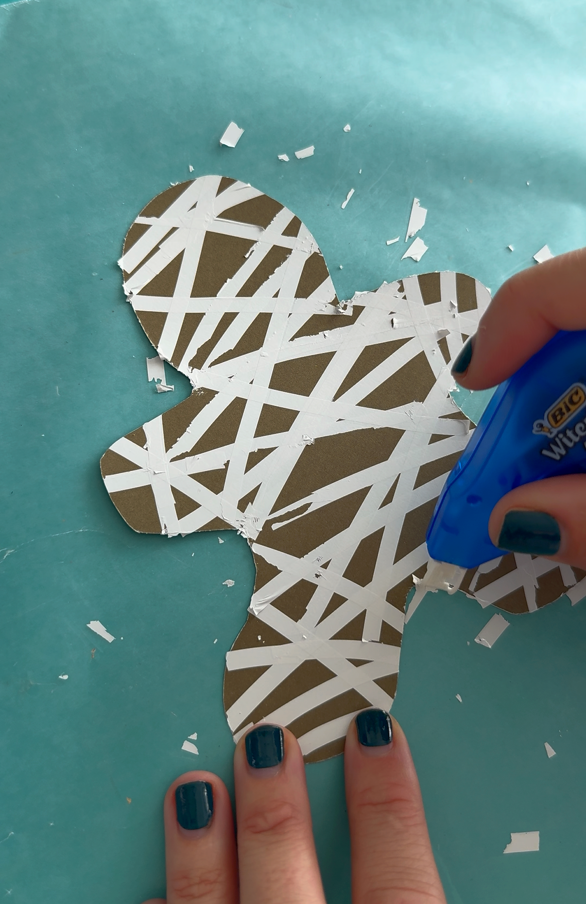 Mummy craft for kids - A girl and a glue gun
