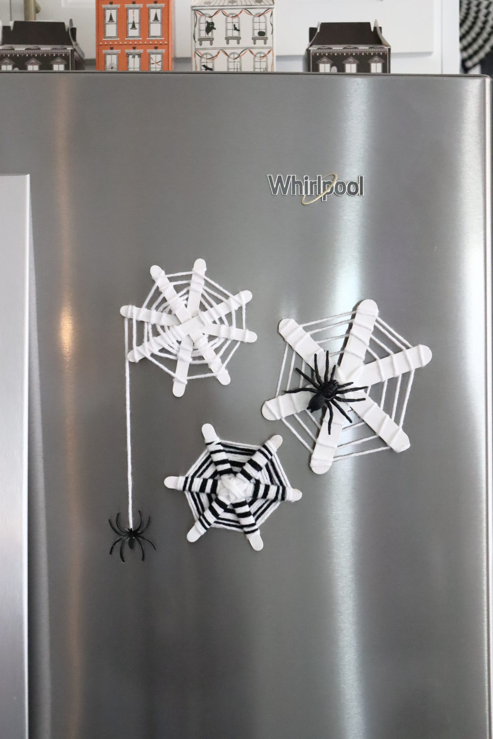 Creepy Crawly Fun: Make a Spiderweb craft with Popsicle Sticks and Yarn ...