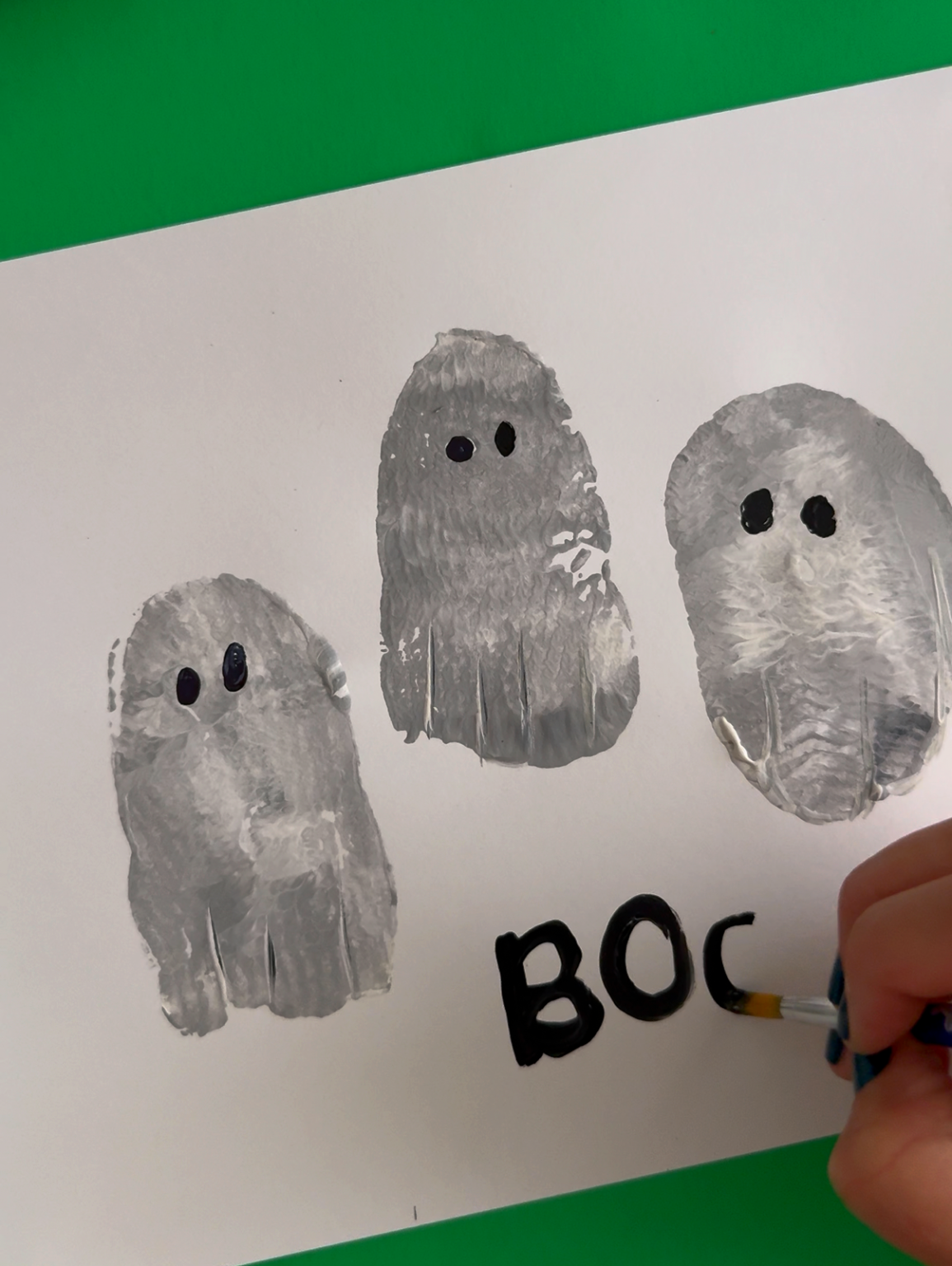 kids craft: Ghost print with a potato - A girl and a glue gun