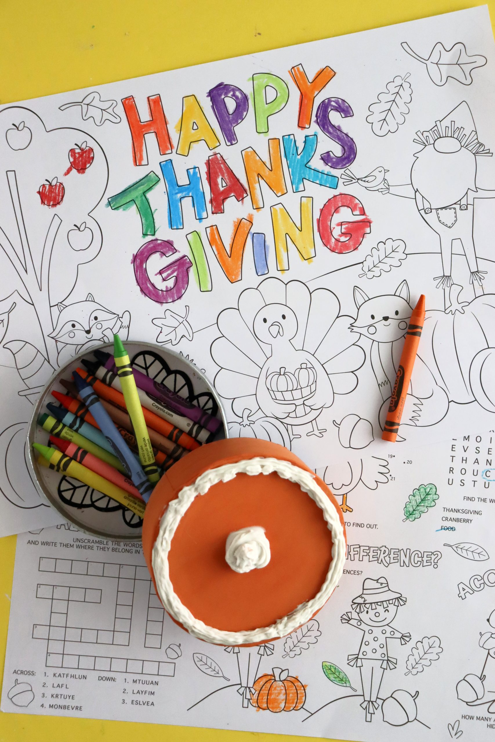 Thanksgiving Craft: Pumpkin Pie Crayon Holder - A girl and a glue gun