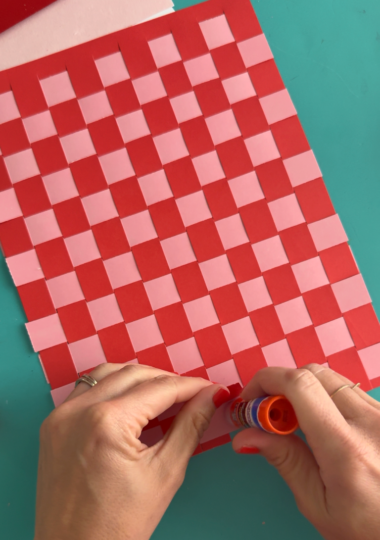 Paper Weaving Heart Craft for Kids (Easy Valentine’s Day Activity) - A ...