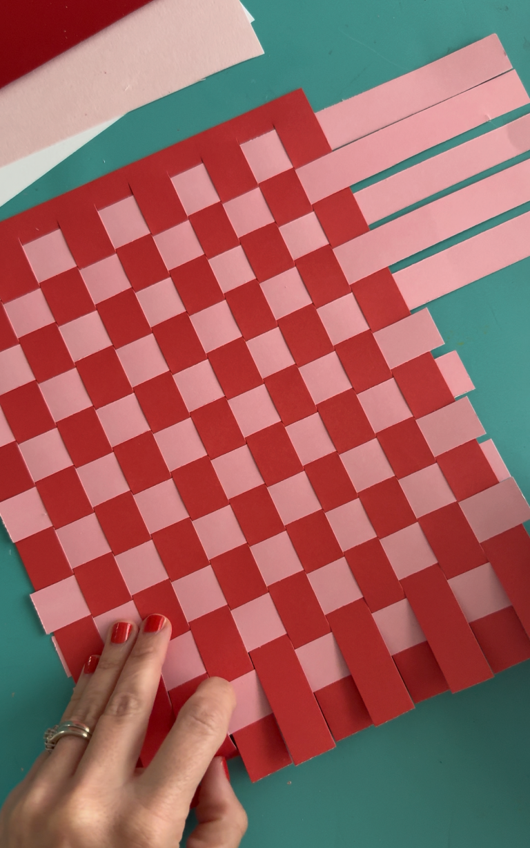 Paper Weaving Heart Craft for Kids (Easy Valentine’s Day Activity) - A ...