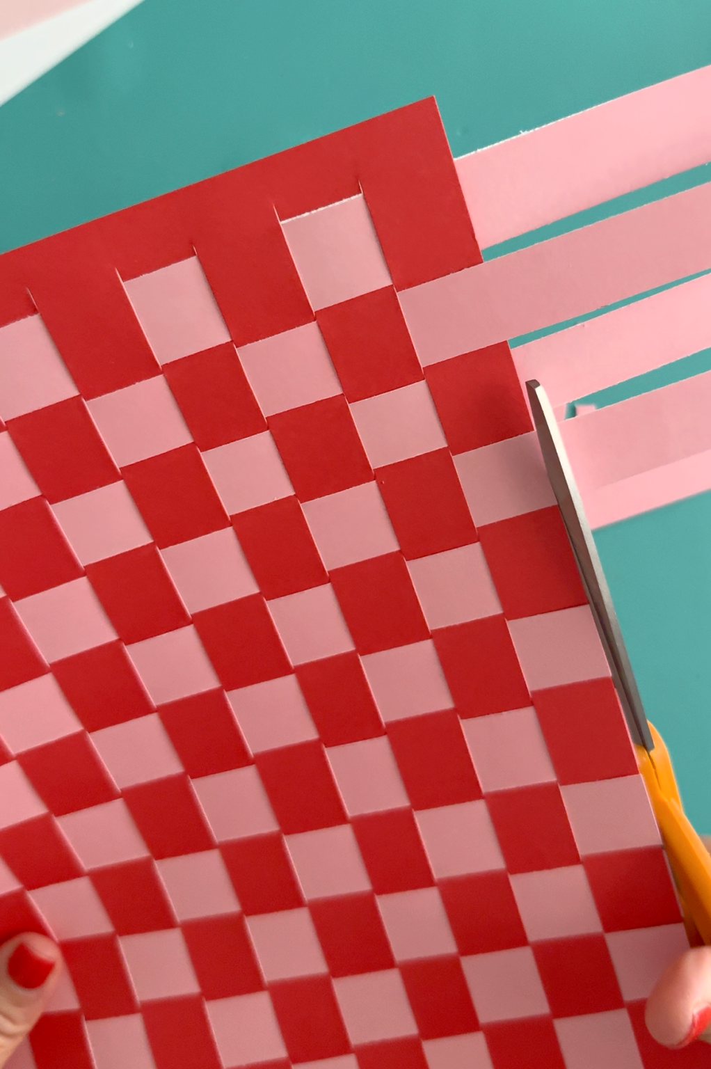 Paper Weaving Heart Craft for Kids (Easy Valentine’s Day Activity) - A ...