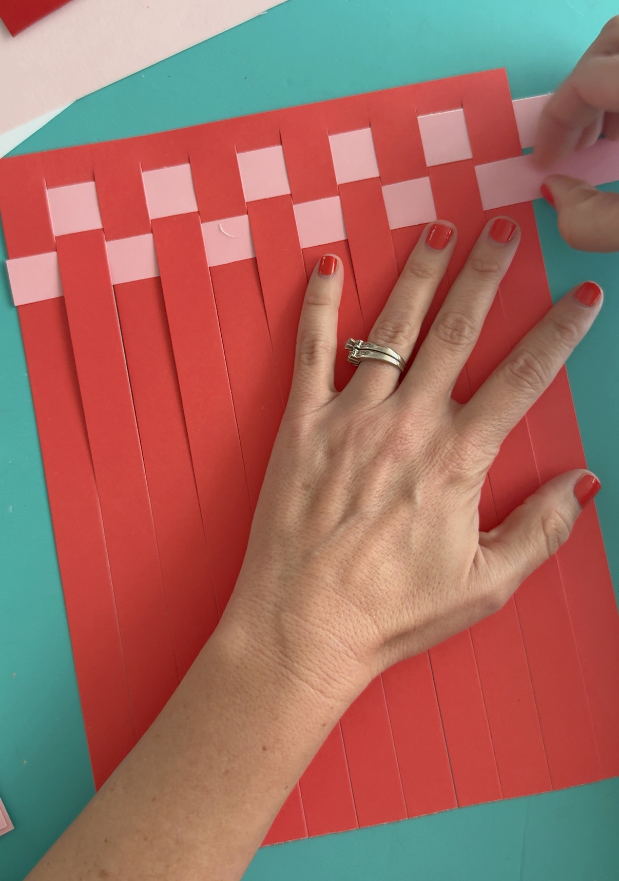 Paper Weaving Heart Craft for Kids (Easy Valentine’s Day Activity) - A ...
